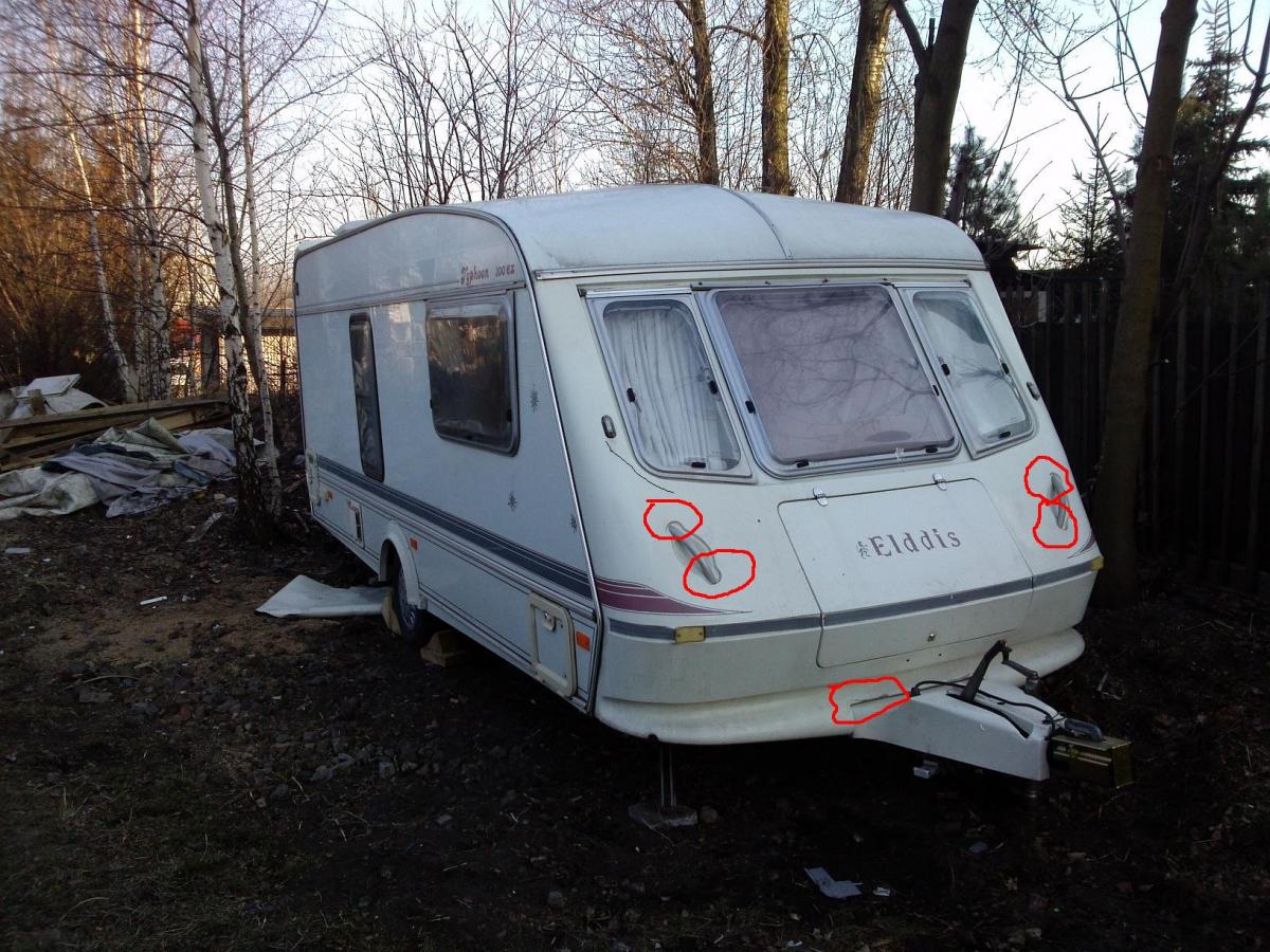 pajaczki na zewnatrz przyczepy - Inne - Karawaning.pl