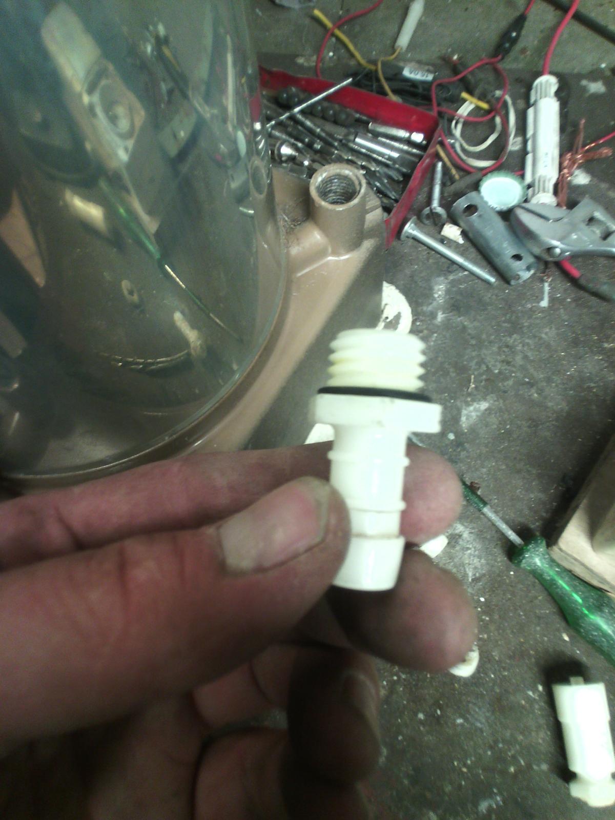 Carver Cascade 2 awaria - Instalacje sanitarne i lodówki - Karawaning.pl