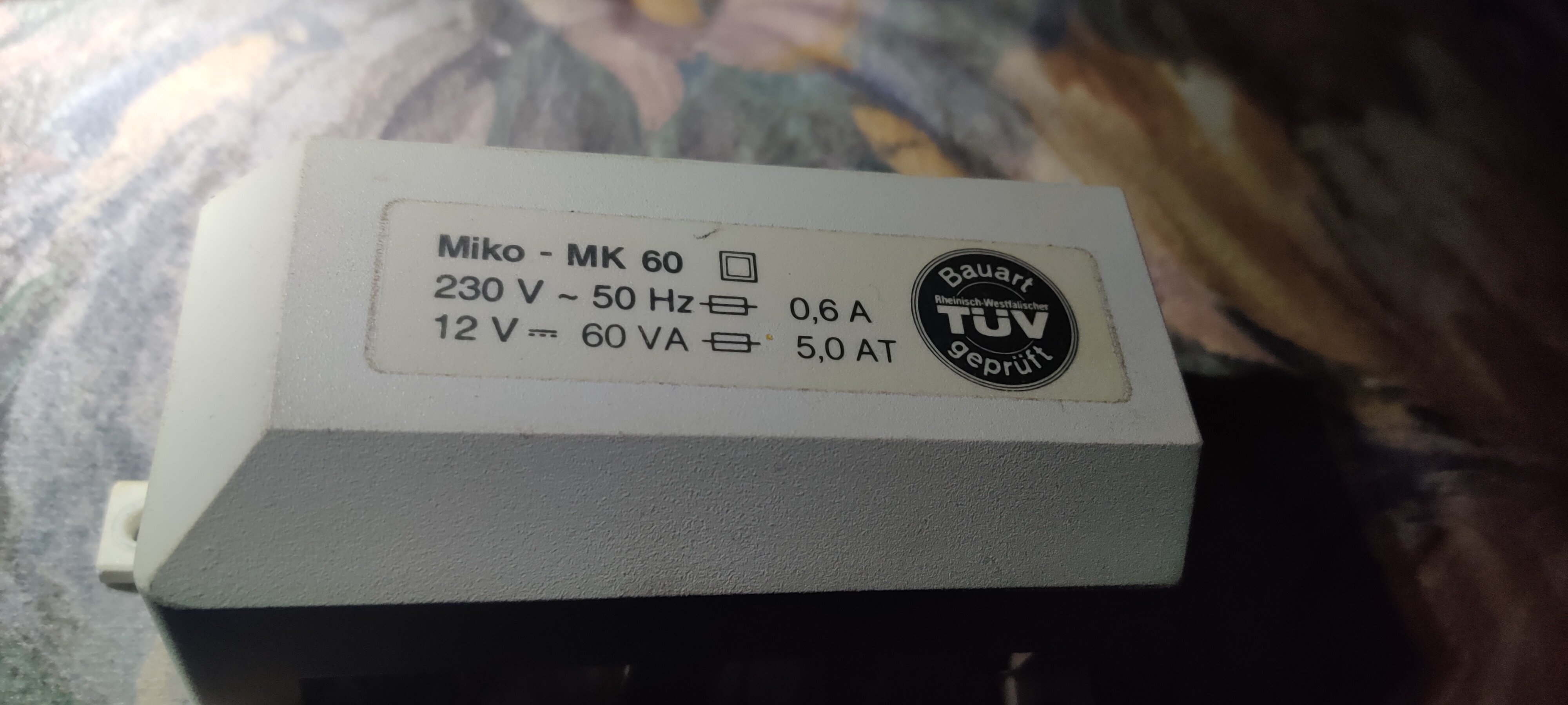 MIKO MK60 z wyborem akumulatora - Elektryka i elektronika - Karawaning.pl