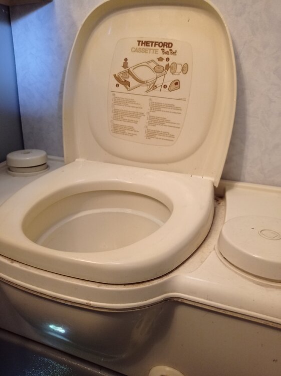 Toaleta thetford - Instalacje sanitarne i lodówki - Karawaning.pl