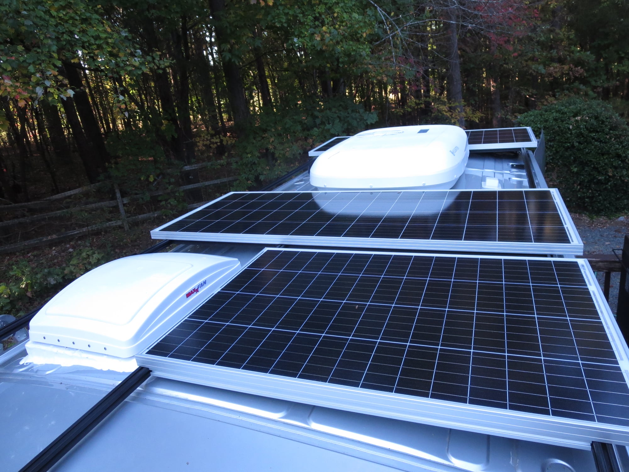 Starlink - satelitarny Internet do kampera - Inne - Karawaning.pl