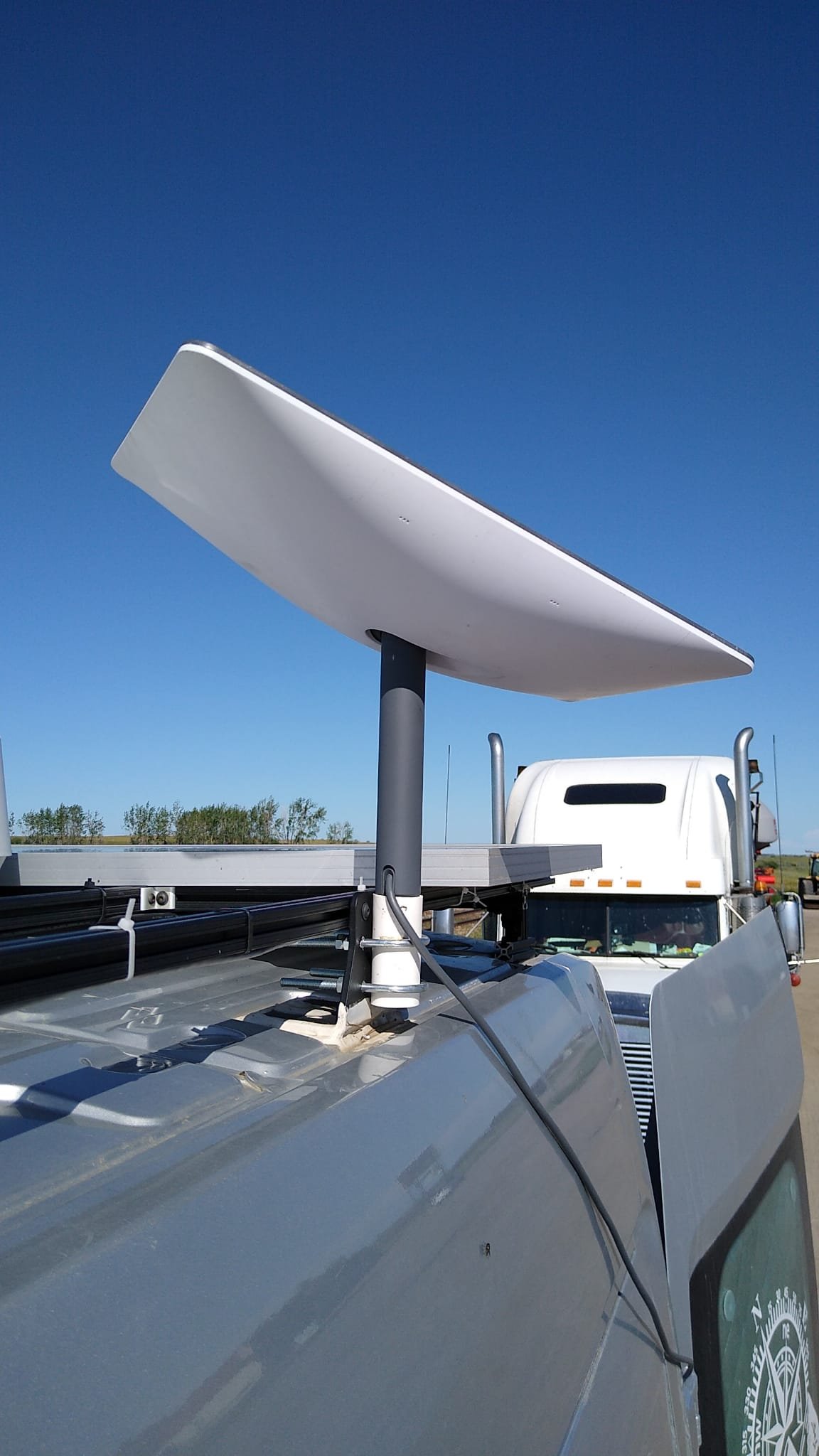 Starlink - satelitarny Internet do kampera - Inne - Karawaning.pl