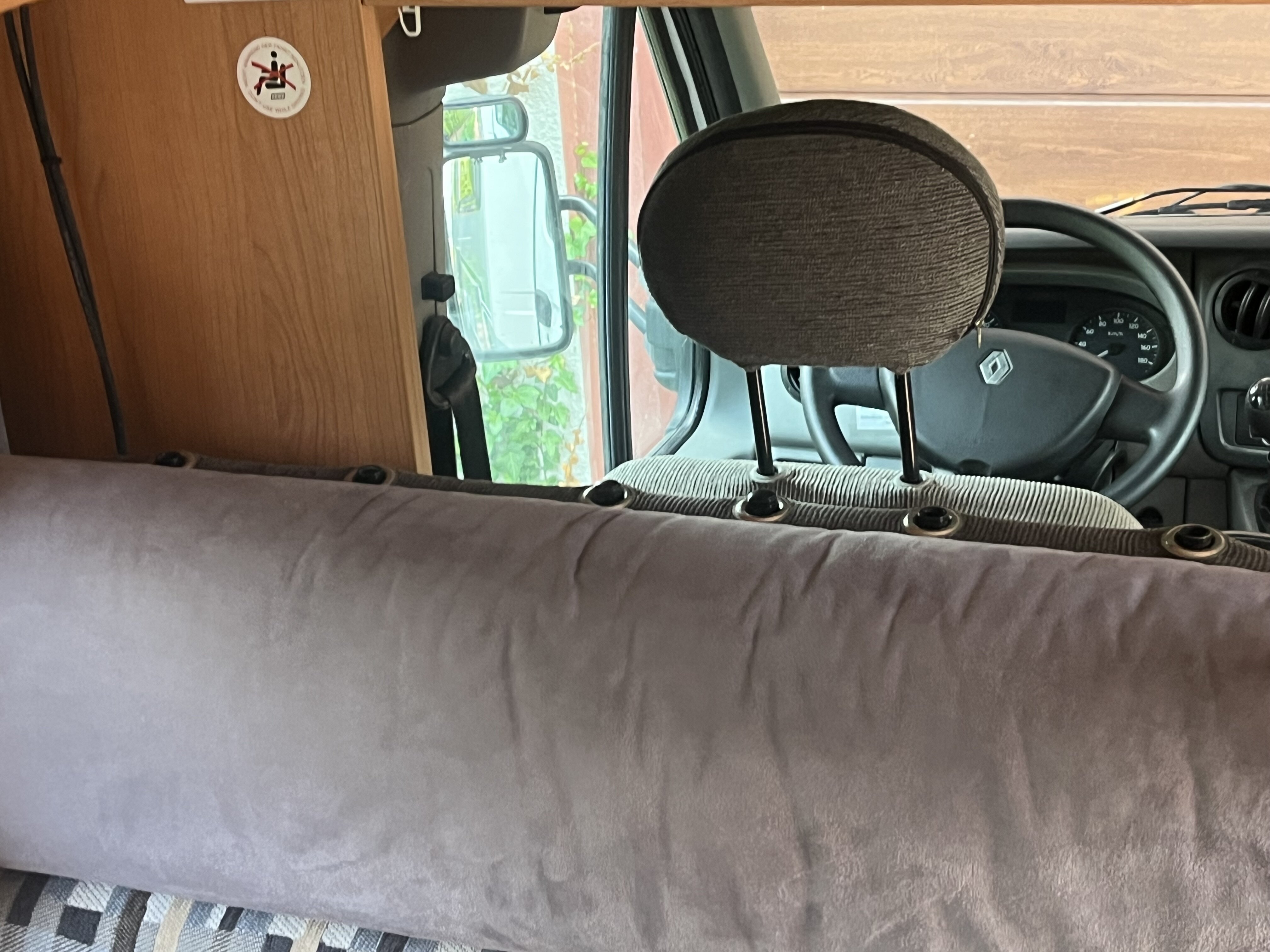 Zaglowki wewnetrznej kanapy - Ściany, okna i zabudowa meblowa ...